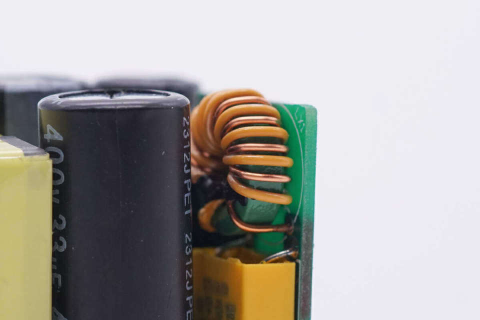 实测满载效率超过95%，南芯POWERQUARK 65W快充参考设计解析_腾讯新闻