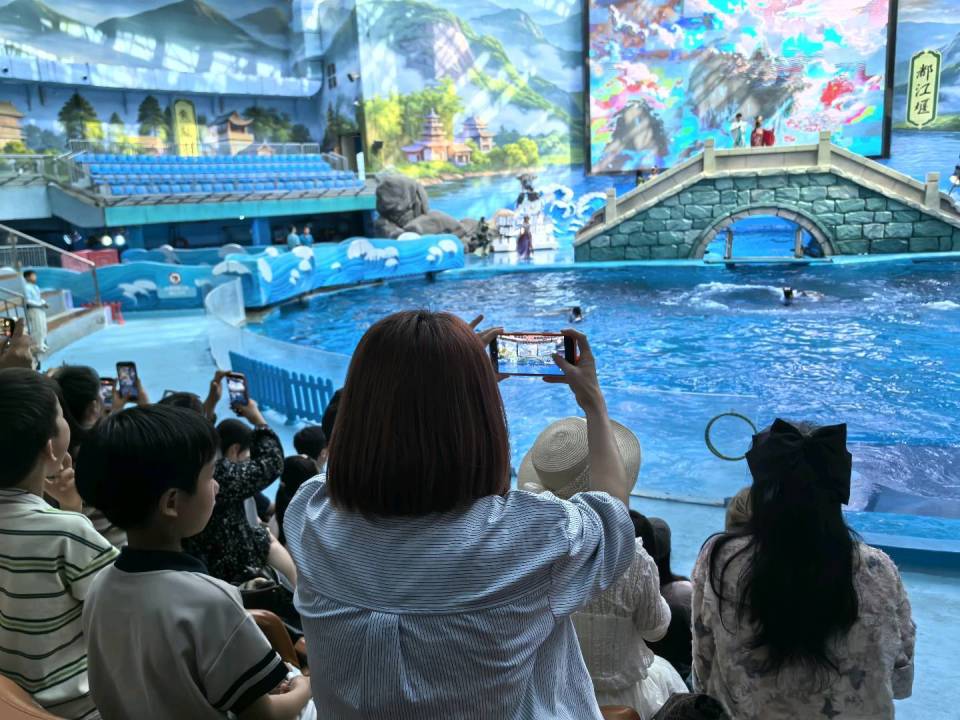 “五一”假期过半 成都文旅热度不减 沉浸式体验持续圈粉_腾讯新闻