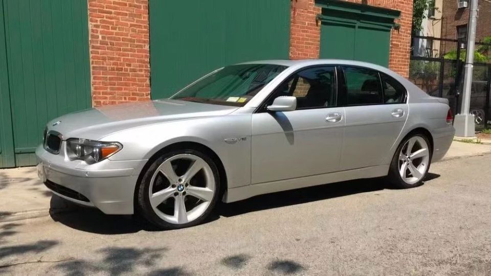 世界上最受人嫌弃的V12豪车？宝马7系E65/E66如今只值4000美元_腾讯新闻
