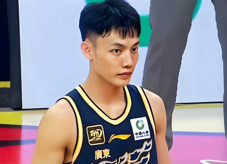 输北控遭到2连败！揪出3大“废柴”，坑惨了广东队_腾讯新闻