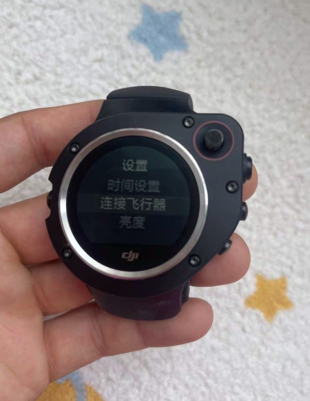 被砍的大疆DJI Watch智能手表原型机曝光，据称可体感控制无人机_腾讯新闻