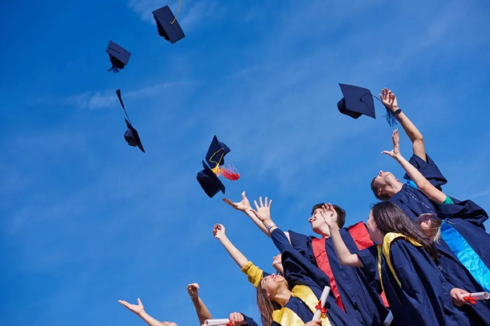 澳最新移民政策突破国际学生规模上限！澳大利亚留学是最不坏的选择？_腾讯新闻