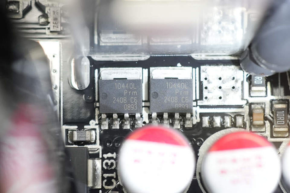 主动式PFC+全桥LLC+同步整流+DCDC高效架构，海韵FOCUS GX-850(ATX 3)电源拆解_腾讯新闻