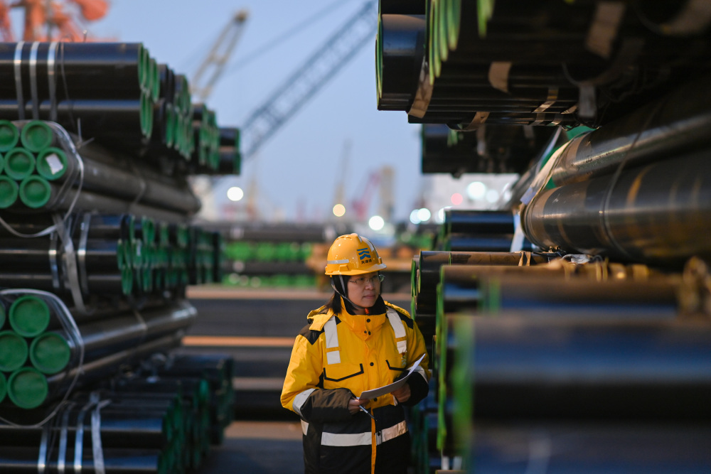 记者实地探访：码头“巾帼班”如何拿下新年“第一仗”_腾讯新闻