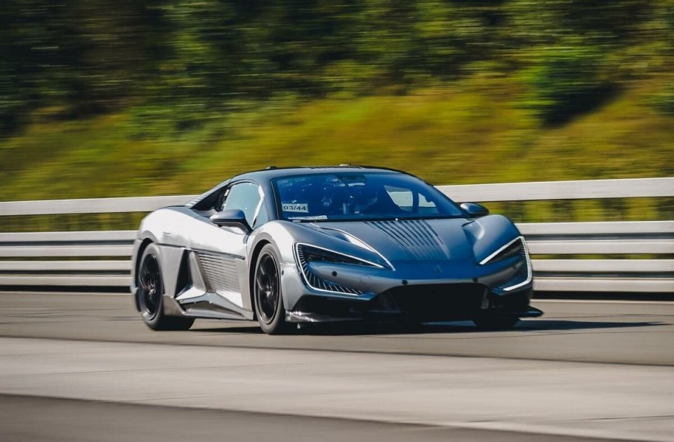 391.94km/h！仰望U9刷新中国汽车极速纪录，关键没到上限！_腾讯新闻