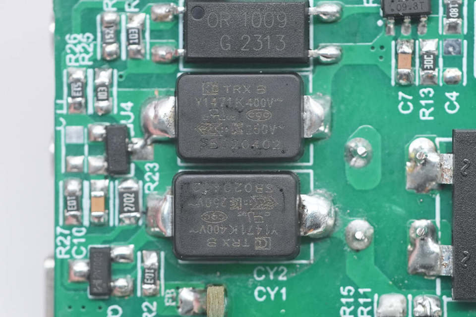 内置英集芯IP2726协议芯片，众森泰65W氮化镓充电器拆解_腾讯新闻