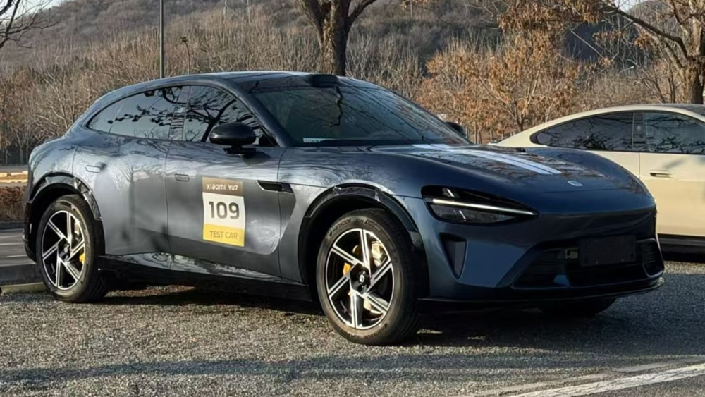 小米汽车首款SUV 小米YU7实车首次曝光_腾讯新闻