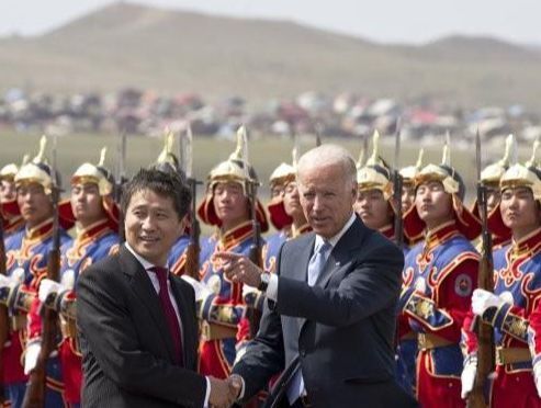 法国总统首访乌兰巴托，蒙古国与北约走太近，曾邀美军进入其首都_腾讯新闻