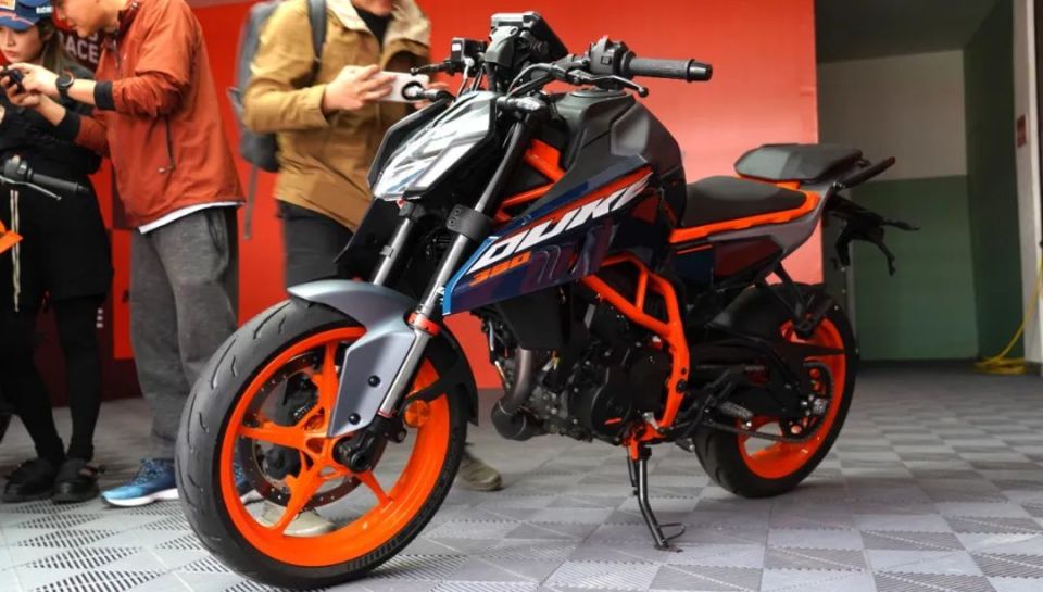 售价39800元！KTM 390 Duke新款国内上市，外观、配置、性能全面升级_腾讯新闻