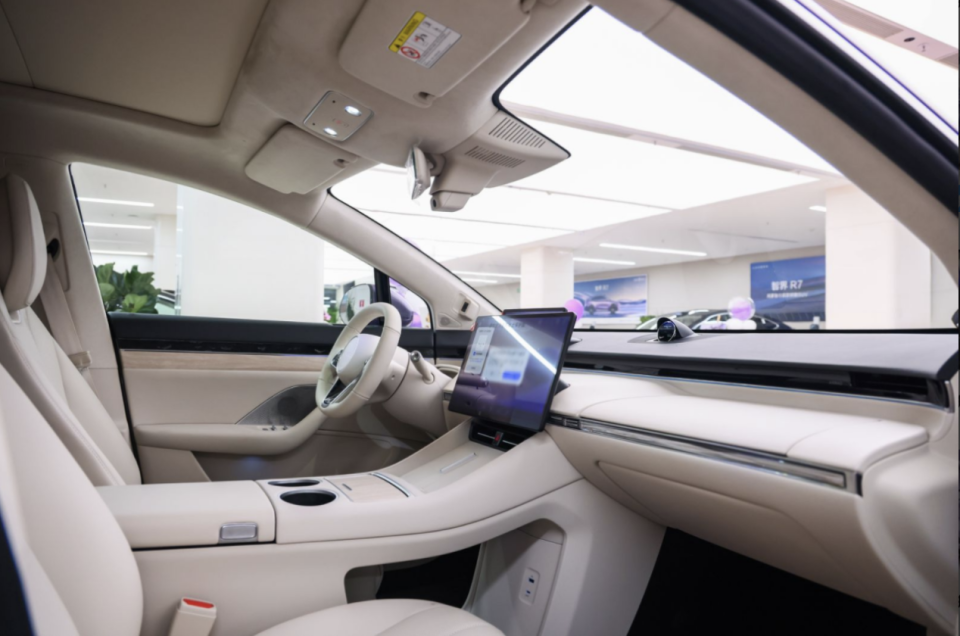 智界R7累计大定突破42000台，已成为纯电SUV市场新晋黑马_腾讯新闻