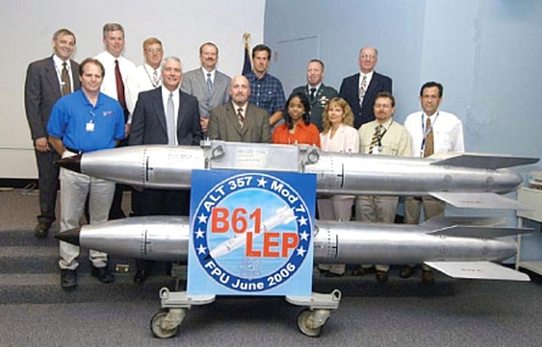 美国防部宣布B61战术核弹第13次升级计划，与以往迭代不同，这一次该型核弹主打钻地性能_腾讯新闻