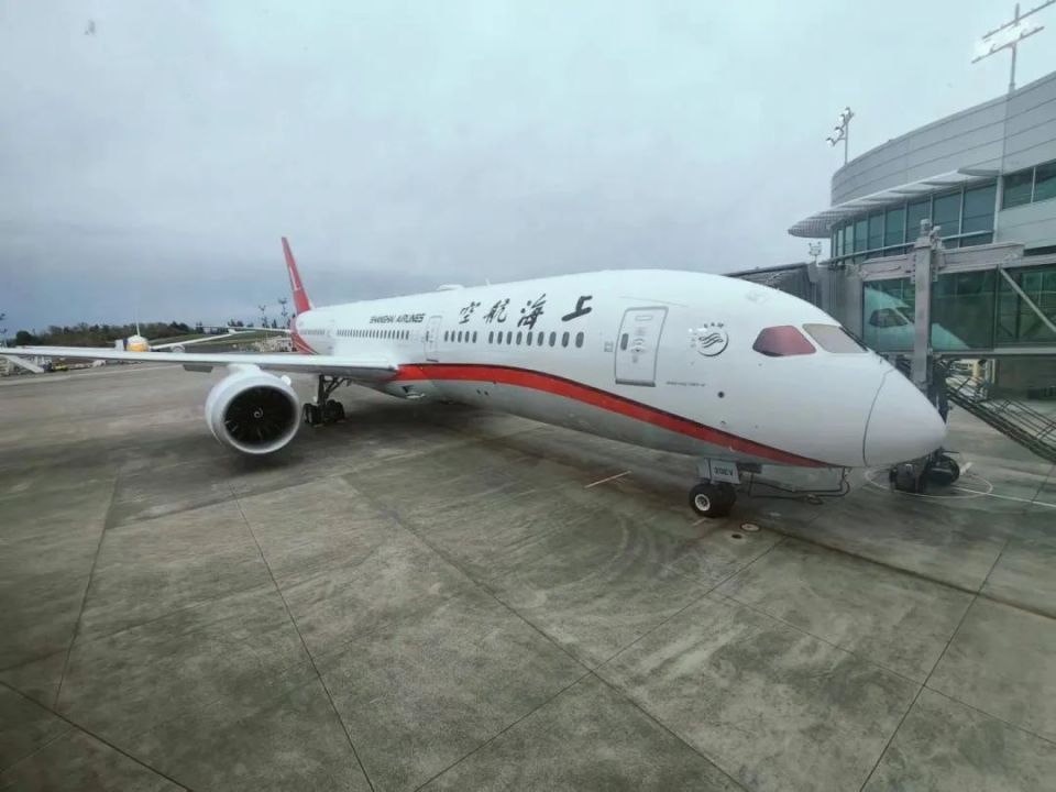 上航迎来第8架B787；2.2万架飞行器！山东要建“低空天网”_腾讯新闻