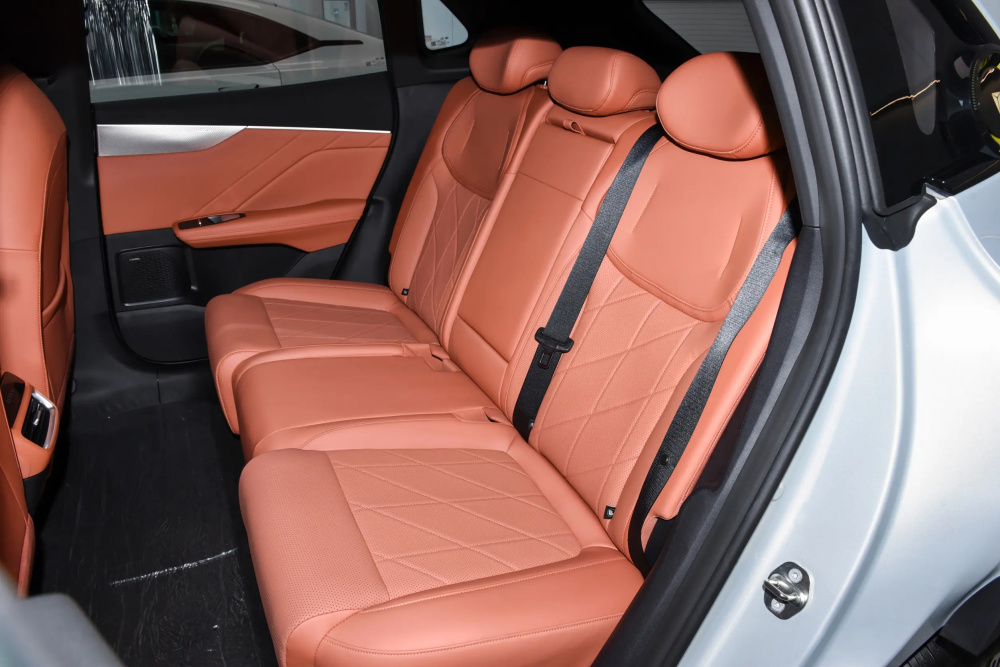 深蓝S05 对比银河E5，同样5字辈，哪个更合适？_腾讯新闻