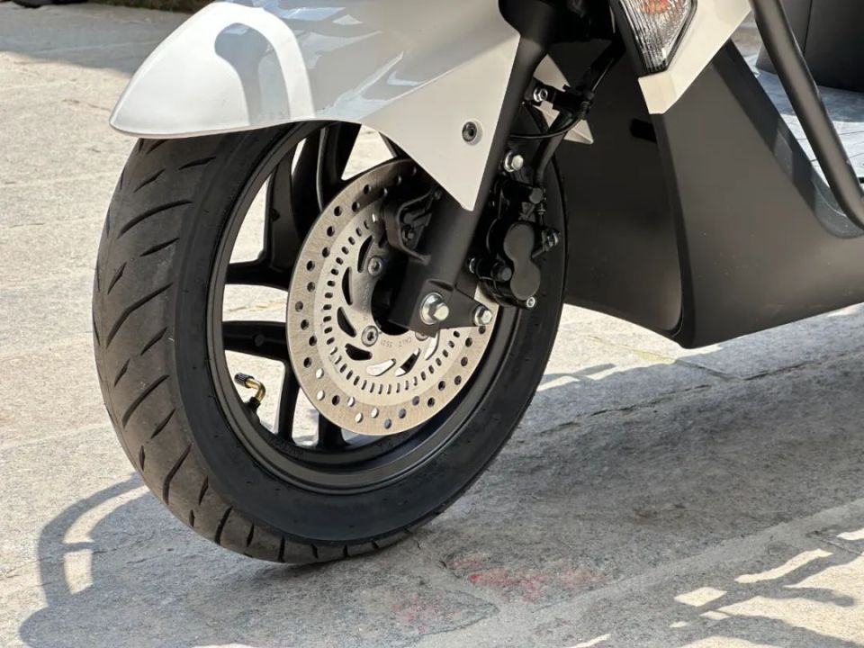 小踏板当中的SUV，新大洲本田NS125GU上市，售价仅8880元起，空间大很挺能装_腾讯新闻