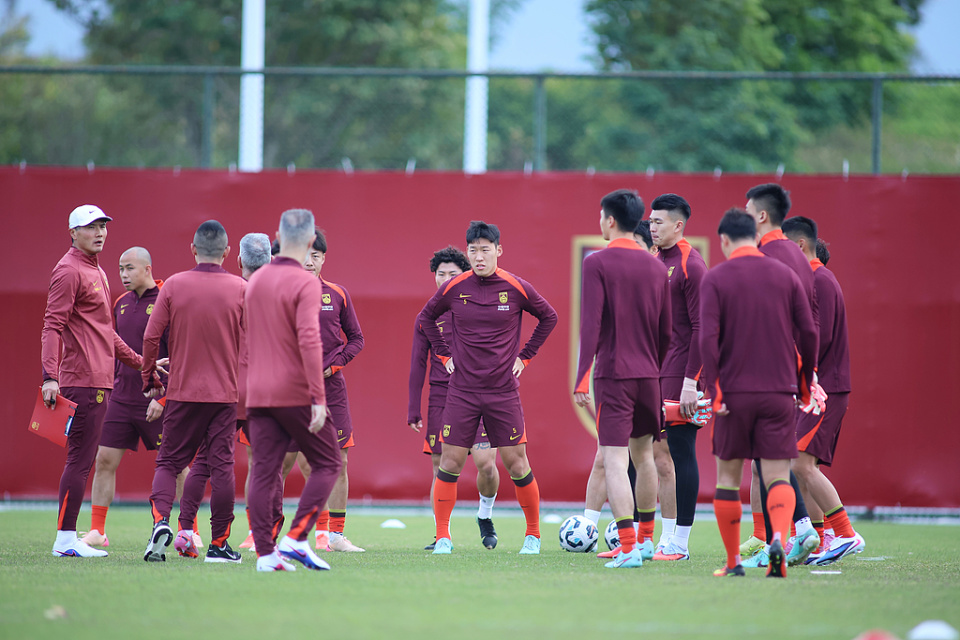 45岁邵佳一霸气发声：执教国足必须进世界杯！没这志向，我就不合格_腾讯新闻