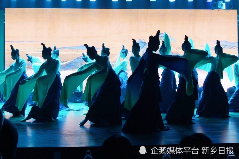 “幸福跳起来” 首届新乡市群众艺术舞蹈邀请赛开幕_腾讯新闻