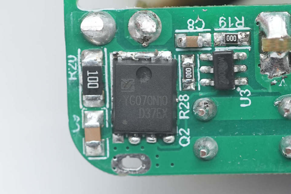 内置英集芯IP2726协议芯片，众森泰65W氮化镓充电器拆解_腾讯新闻