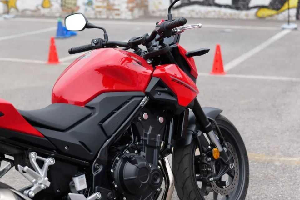 车评特辑：“低调”的Honda CB400F，细微之处见真章_腾讯新闻