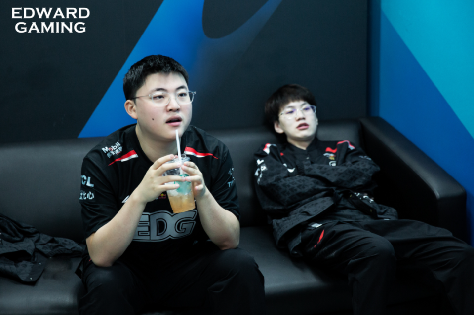 【LPL梗】希维尔闪现Bug_腾讯新闻