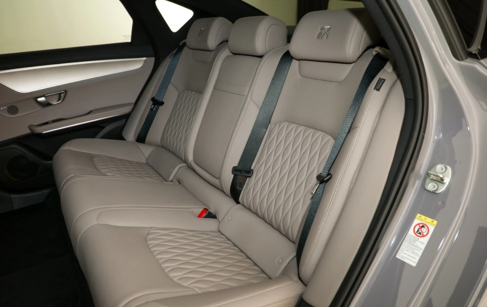 汉DM-i对手出现！红旗H5 PHEV实测续航1707km，混动豪华新标杆！_腾讯新闻