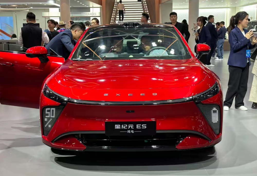 起售价下调，换装8295P芯片，新款星纪元ES纯电版能否成为黑马？_腾讯新闻