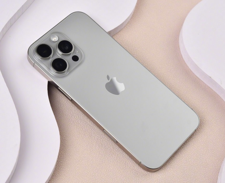 iPhone 16 Pro Max、荣耀Magic7 Pro该怎么选？各有啥优缺点？_腾讯新闻