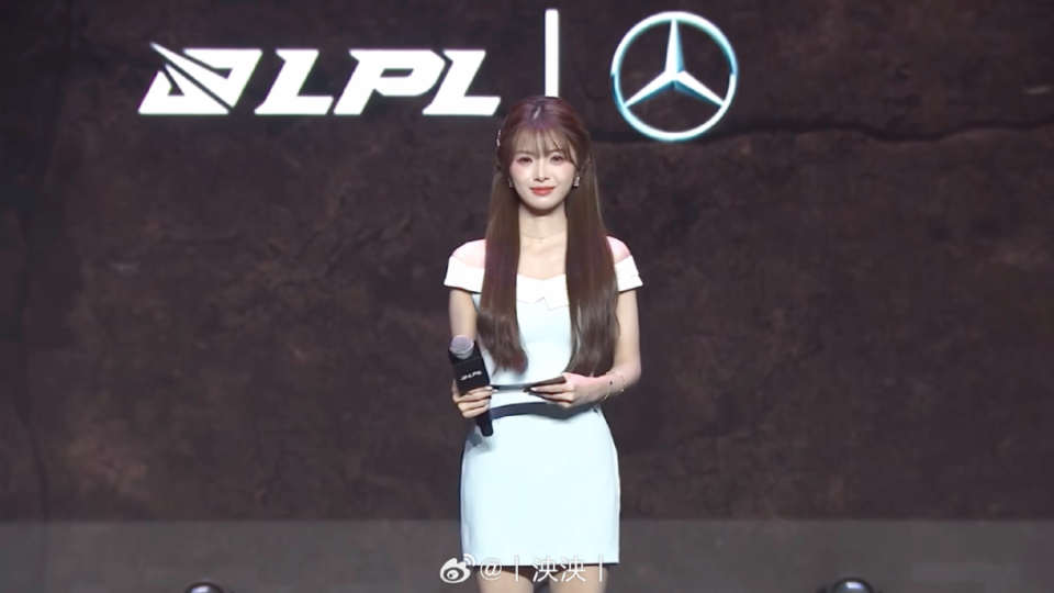 【LPL老婆】从LDL到首次线下主持，小超越泱泱坦言主持太幸福了_腾讯新闻
