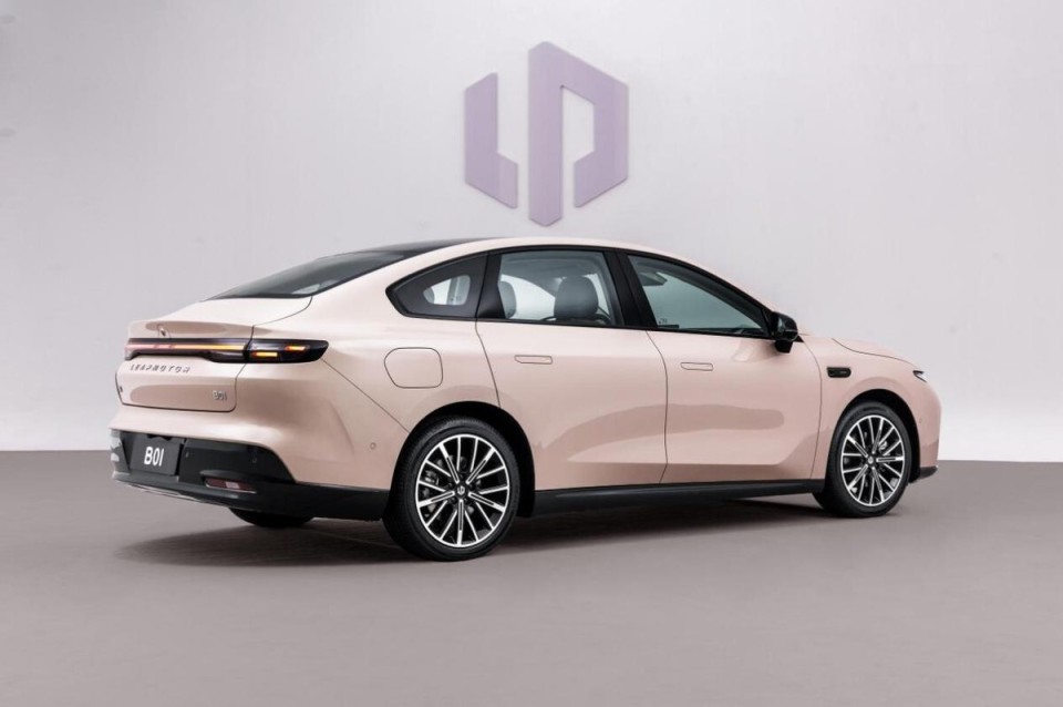 比亚迪双强不香了？10万级纯电车续航650km，6.5S加速还配端到端_腾讯新闻