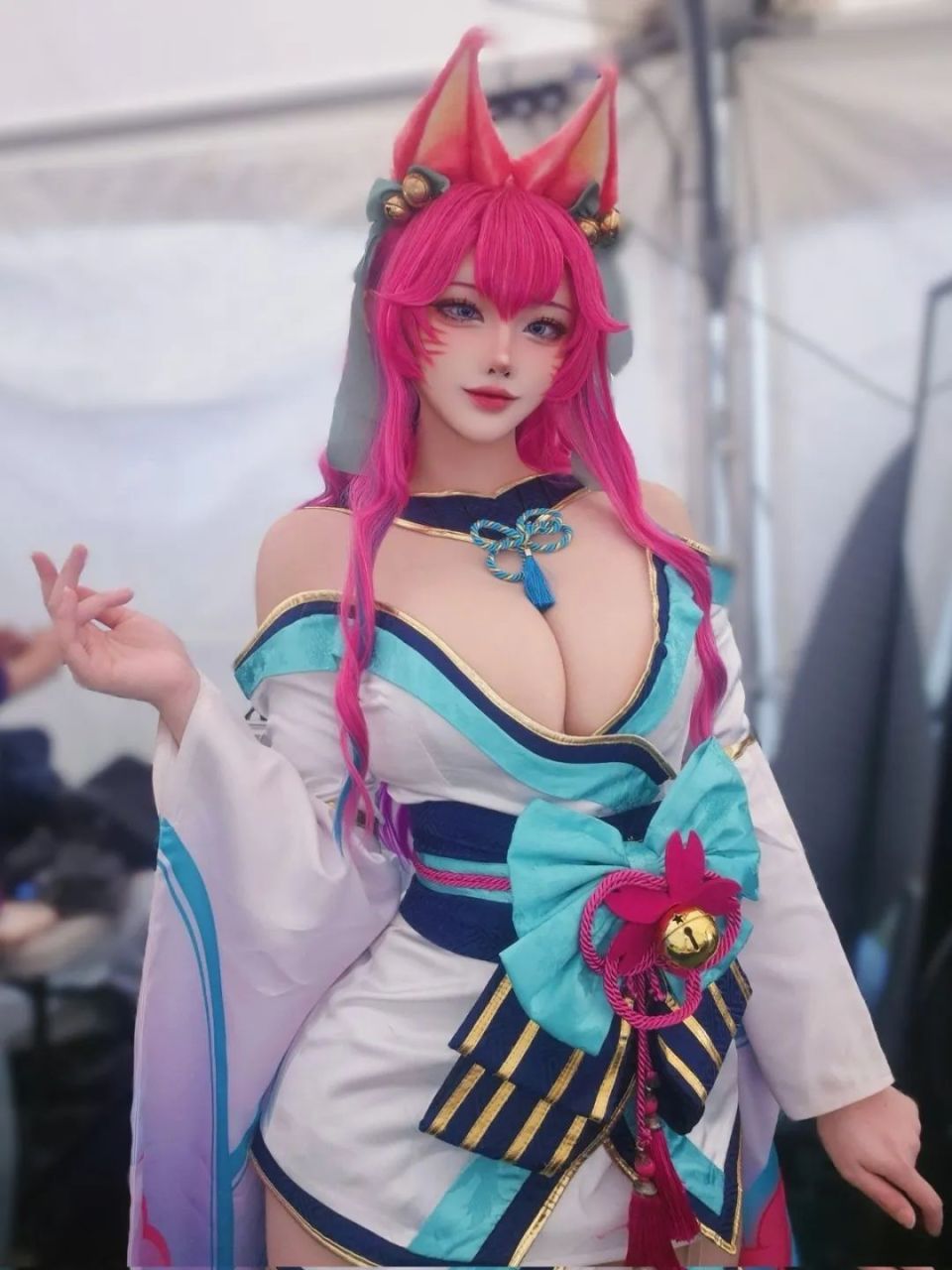 太妩媚！人气韩援Coser Yasal再扮《英雄联盟》阿狸_腾讯新闻