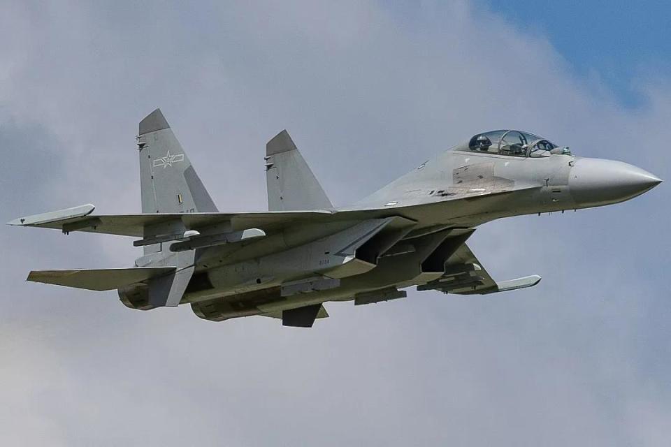 中国歼16和美国F15EX，谁才是最强的重型四代战斗机？_腾讯新闻