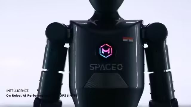 印度首个量产人形机器人 Spaceo 系列亮相！会社交、能上天、可负载 200 公斤_腾讯新闻