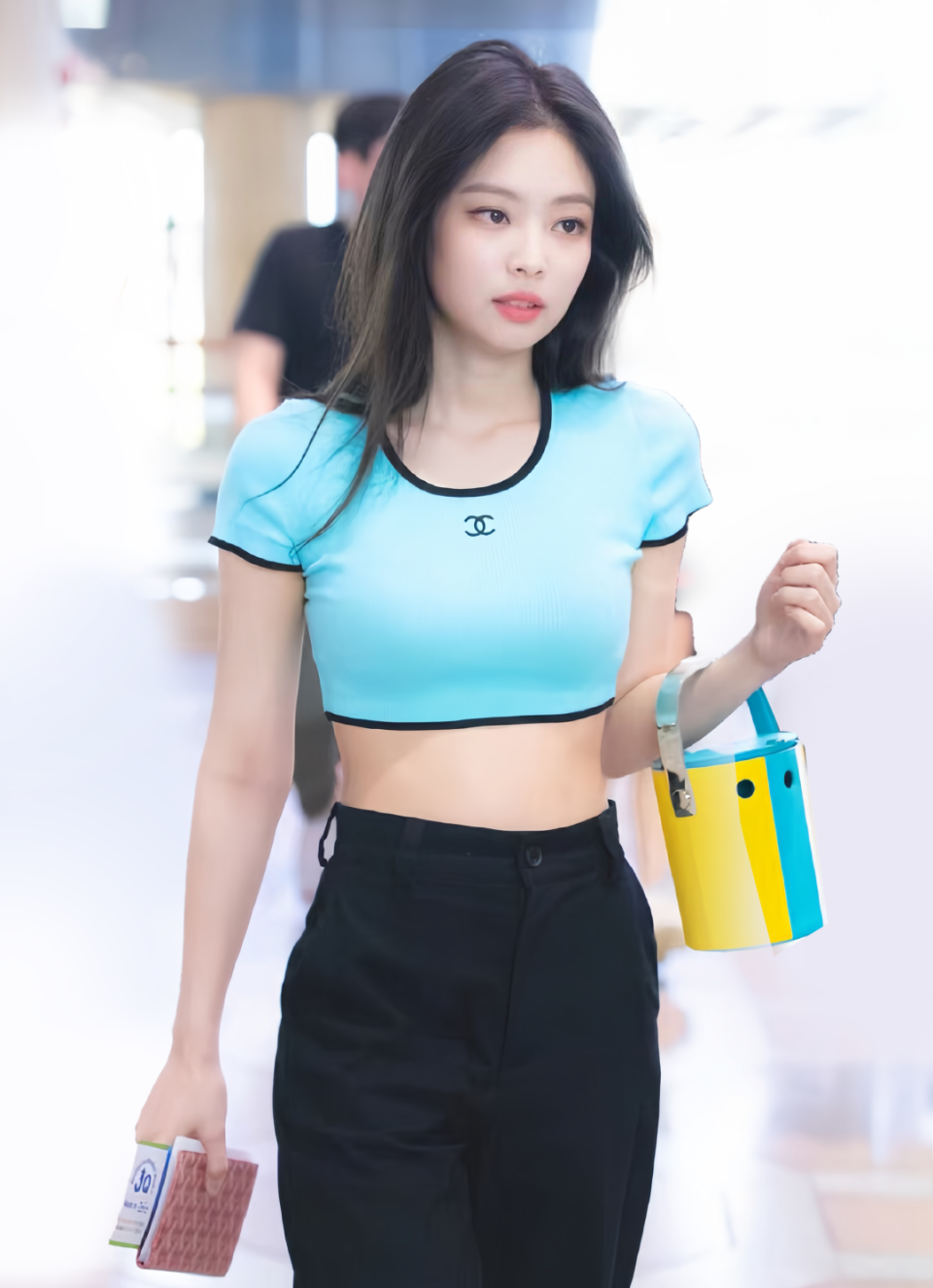 天天被拿着放大镜评判的 Jennie，还能火多久？_腾讯新闻