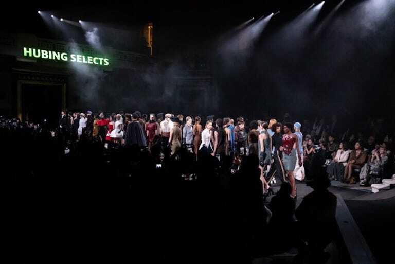 十年之约——伦敦时装周国际大使胡兵呈现HUBING SELECTS: EQUAL ETHEREAL_腾讯新闻