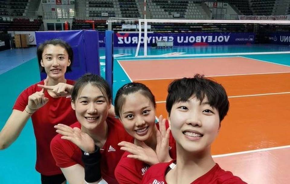 23：30开球！CCTV5直播中国女排VS巴西，蔡斌回应为何不喜欢换人_腾讯新闻