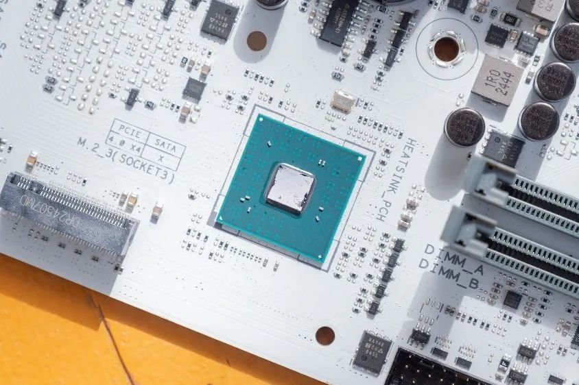 超高性价比入门白色B650E——华硕天选B650EM GAMING开箱_腾讯新闻