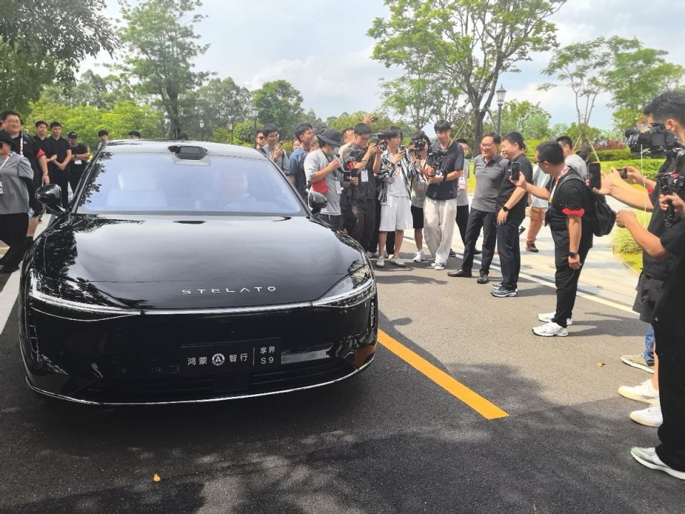 微博CEO首曝享界S9乘坐体验，对BBA“78S”全面降维打击？_腾讯新闻