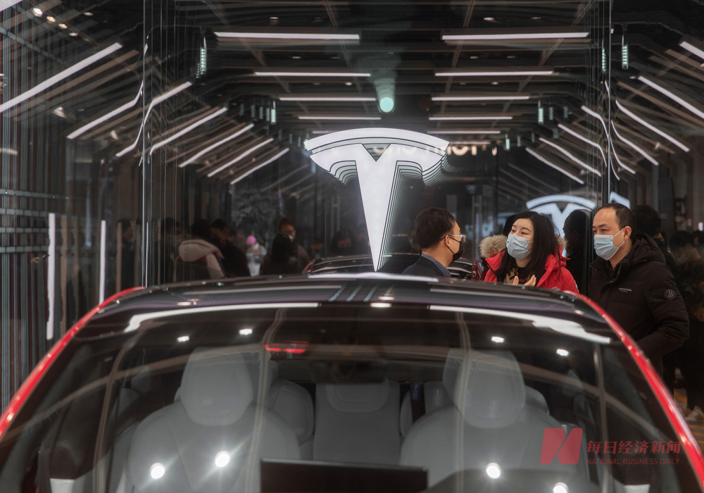 刷屏！特斯拉无人驾驶出租车正式亮相，成本将低于3万美元 机构：成熟L4+技术支持是Robotaxi落地关键_腾讯新闻