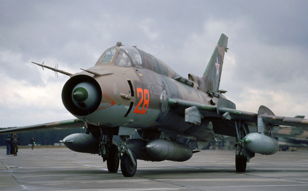 Su-17生产于50年代不太成功的战斗机如何在二十一世纪仍在服役？_腾讯新闻