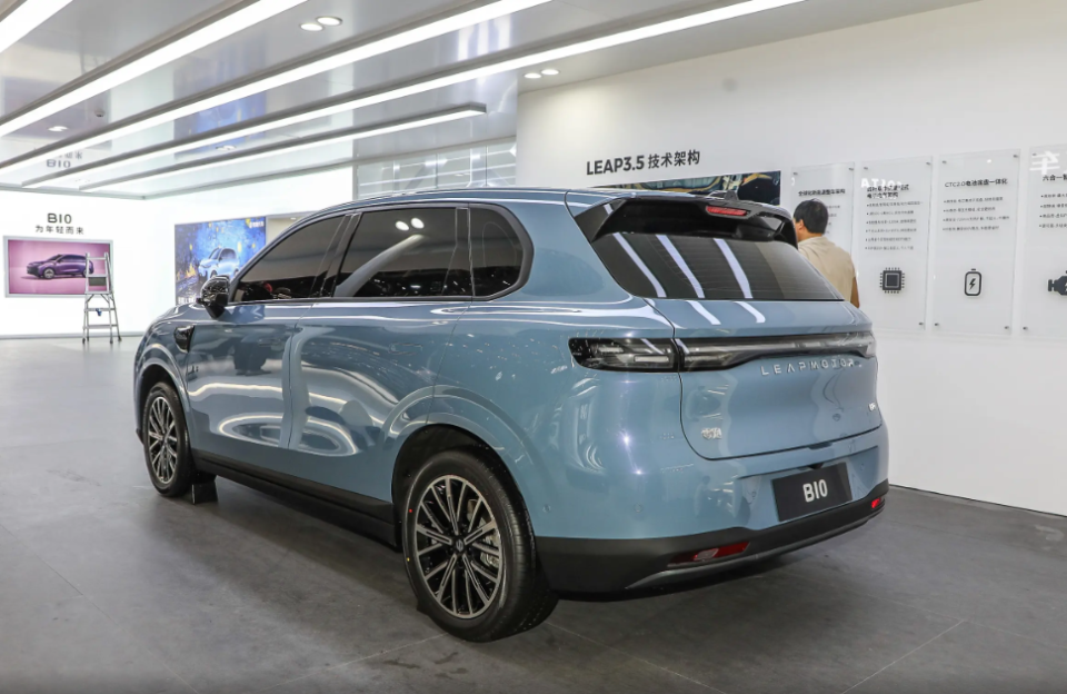 聚焦15万级SUV，就配8295芯片+激光雷达，广州车展看零跑B10_腾讯新闻