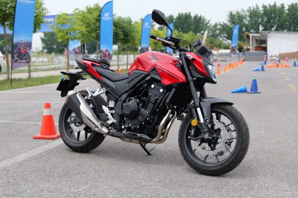 车评特辑：“低调”的Honda CB400F，细微之处见真章_腾讯新闻