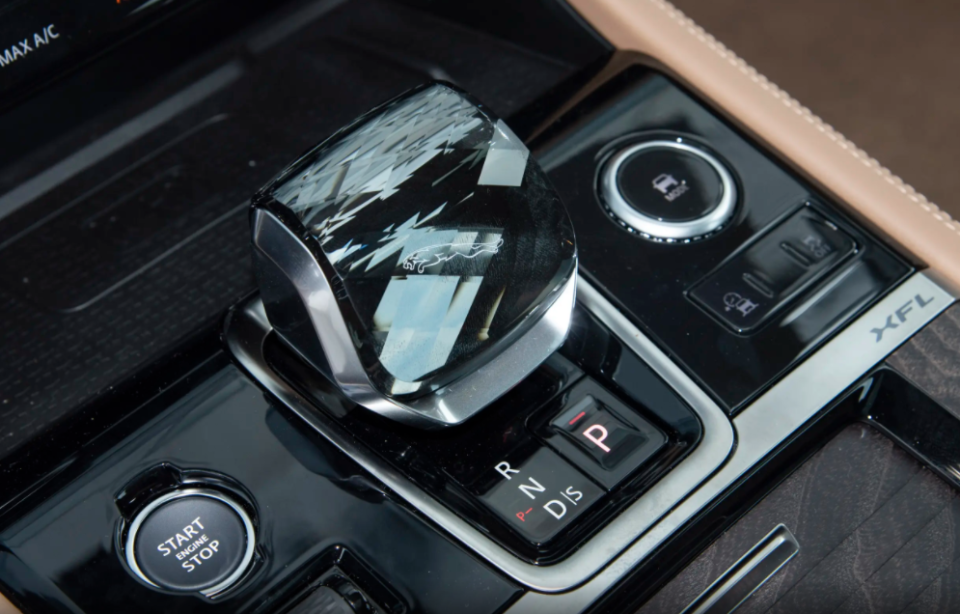 2025款捷豹XFL上市，优惠后起售价仅23.98万，值得一看吗？_腾讯新闻