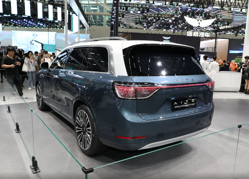 大型SUV，46.98万元起，可选增程/纯电，华为赋能卖得过理想L9吗？_腾讯新闻