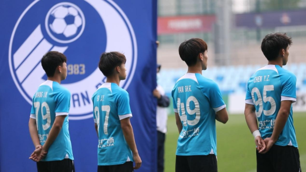 U-21微访谈：大连人：大连足球积累下来的东西要传承下去；足球城的氛围让我爱上了足球_腾讯新闻