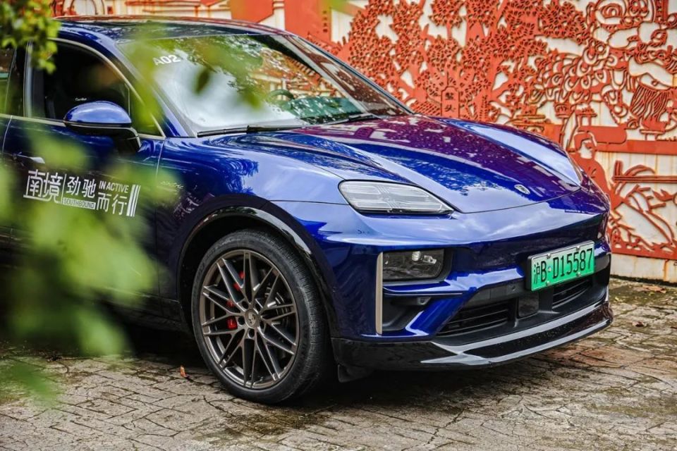 试驾｜在技术创新中开辟新的可能 全新纯电动Macan如何传承保时捷的豪华驾控精髓？_腾讯新闻