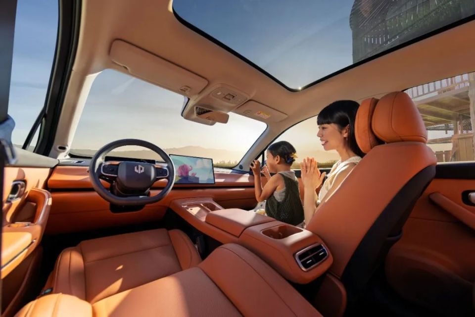 新能源变革加速，2026款零跑C10将800V平台下放14万级市场_腾讯新闻