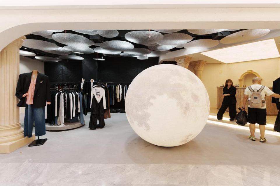 @广州人 韩国apM Luxe项目试业！羊城又添宝藏级服装批发好去处_腾讯新闻