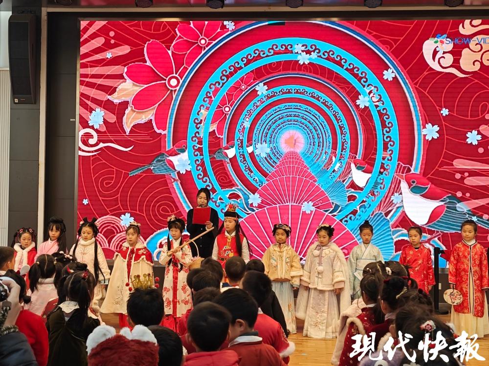 快乐无“笔”！南京小学期末测评“玩”出新花样_腾讯新闻