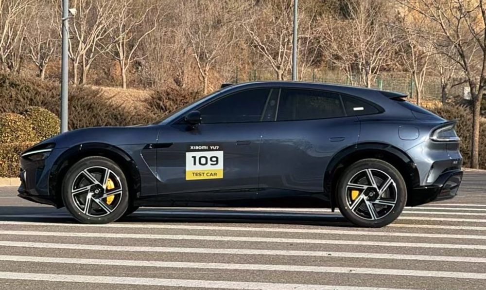 小米汽车首款SUV 小米YU7实车首次曝光_腾讯新闻