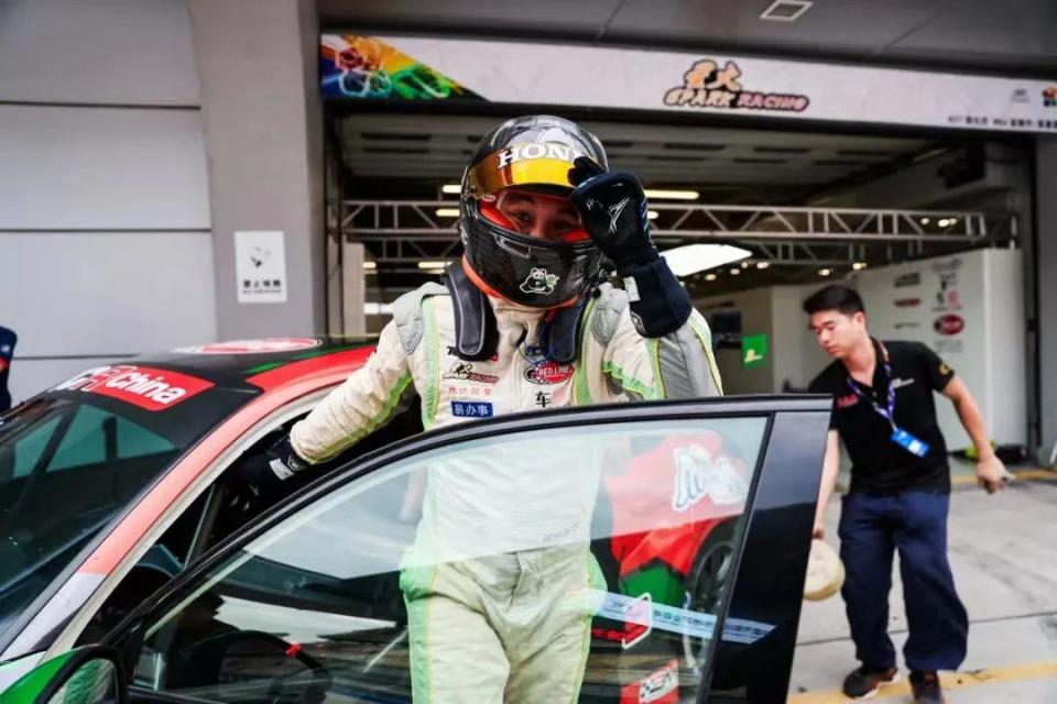 燃情2024赛季！星火Spark Racing车队CTCC赛场再掀速度风暴_腾讯新闻