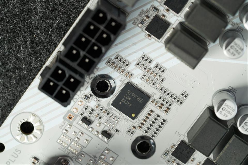 技嘉B650E AORUS ELITE X AX ICE评测：好看易装还有超快USB4_腾讯新闻